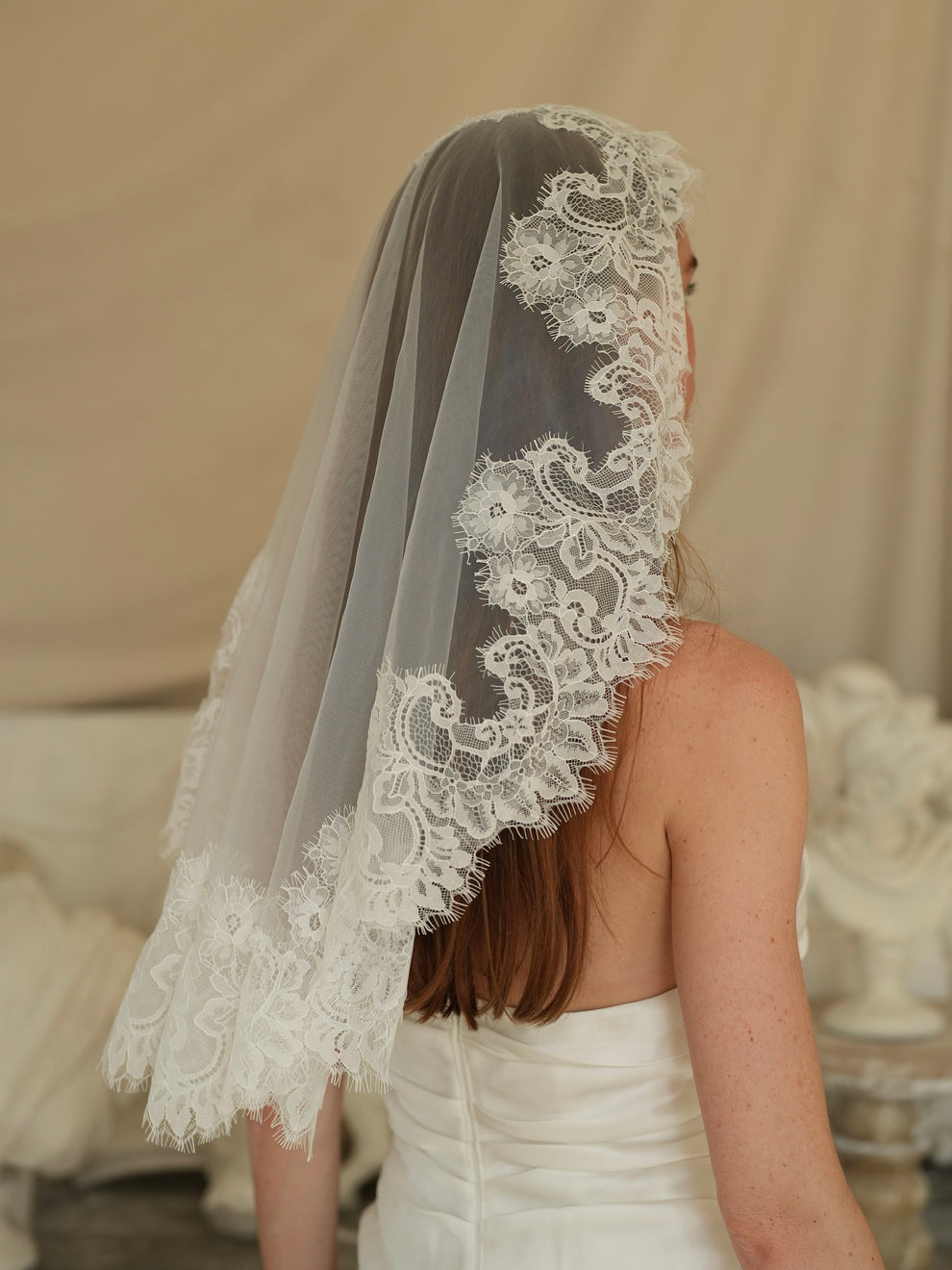 Mini Mantilla Short Lace Bachelorette Veil – Calily Bridal