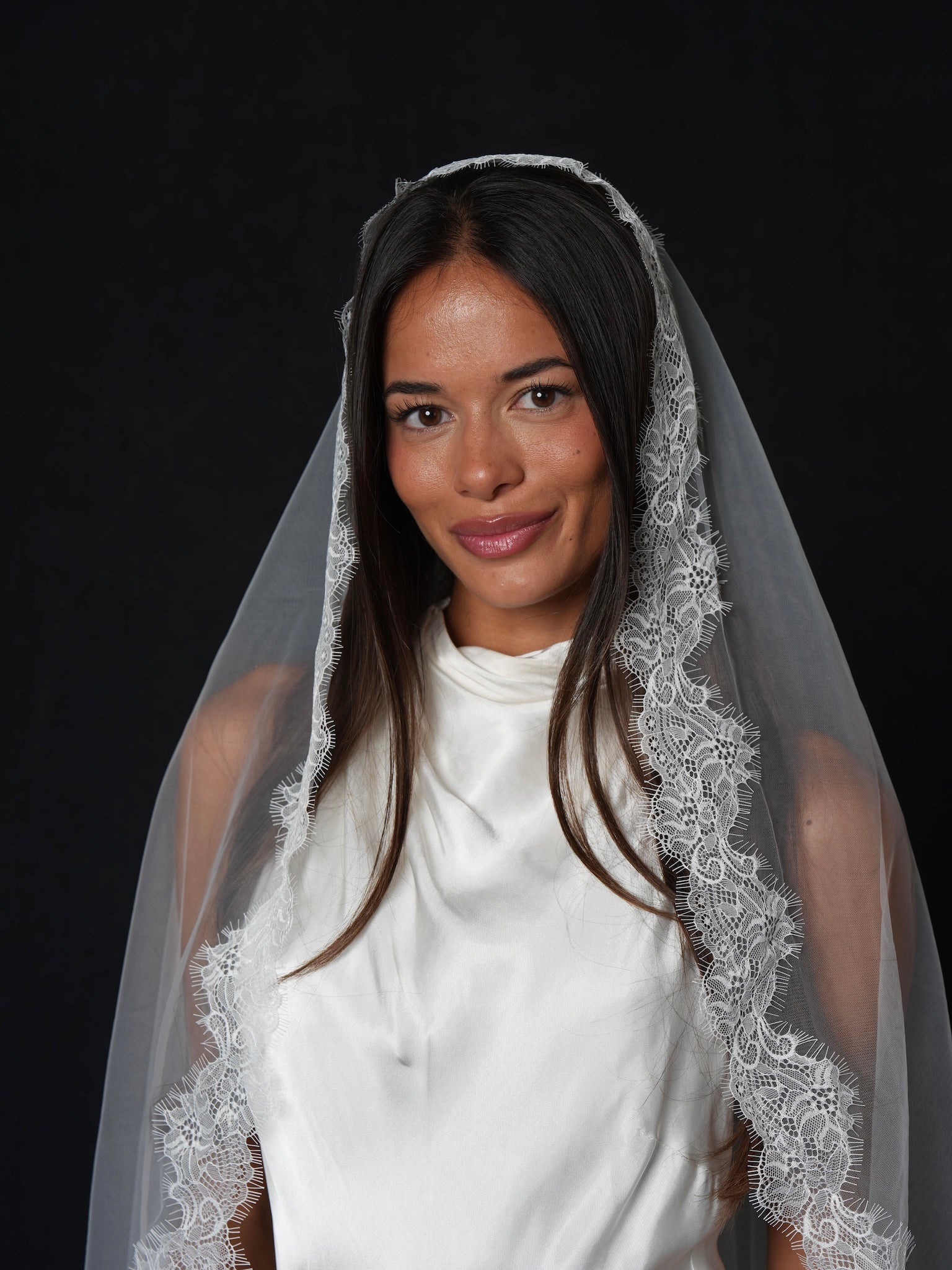 Short Veil | Modern & Playful Veils - Calily Bridal